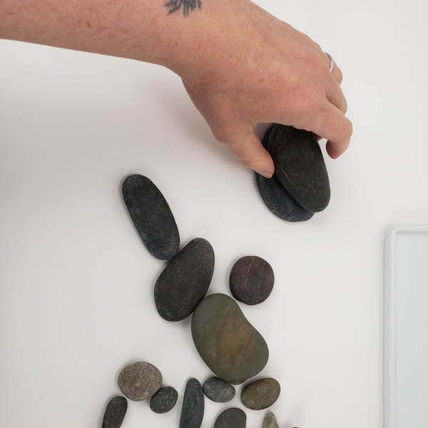 Tutorials - Stacking grass covered pebbles